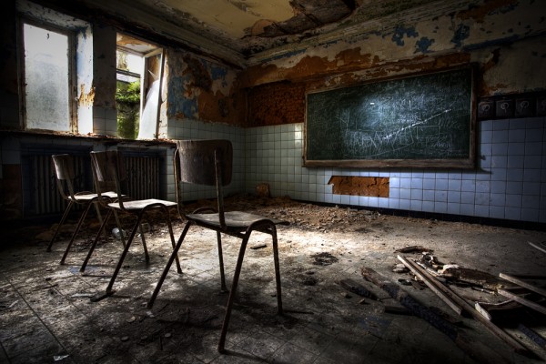 19 Blood-Curdling Scary Stories That Will Steal Your Sleep Forever InyMiny